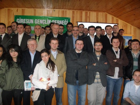 Dr.Reşat Bahat Gençlerle